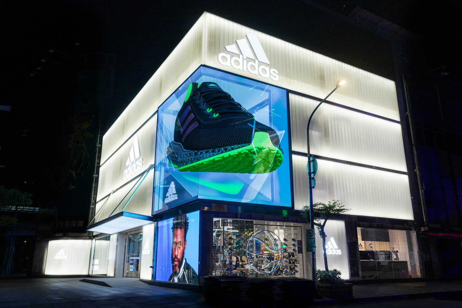 全台首間 adidas Brand Center 登陸台北信義區，盤點六大必逛重點 - HEAVEN RAVEN - HEAVEN RAVEN