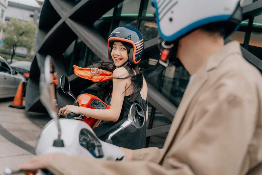 騎 Vespa 的女孩，是不是都特別漂亮？— LEE-JING 李靜 - HEAVEN RAVEN - HEAVEN RAVEN