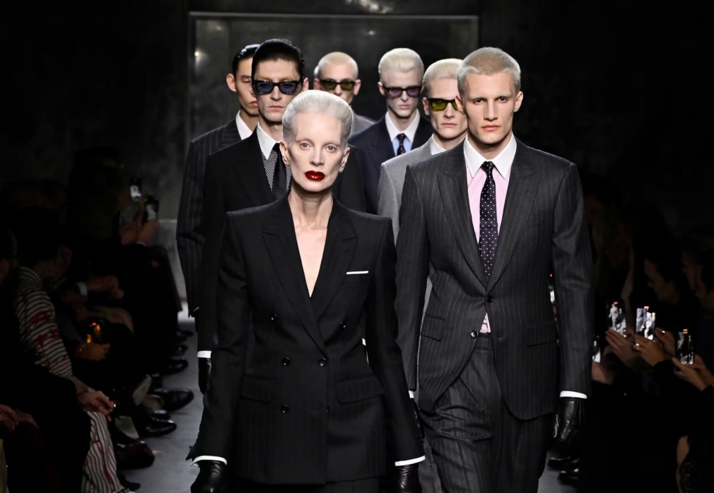 害羞的你也想抓住眾人目光嗎？請穿上 Haider Ackermann 的 TOM FORD - HEAVEN RAVEN - HEAVEN RAVEN